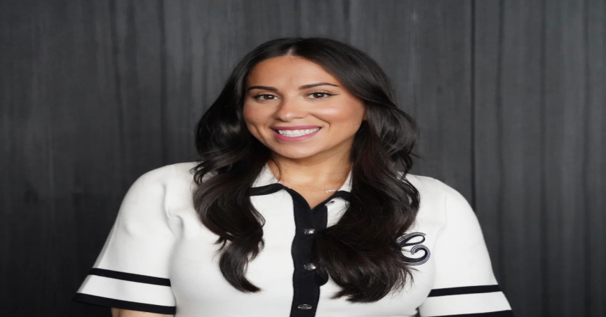 Comedian & Host of The Toast Claudia Oshry Joins the Mark Schonwetter ...