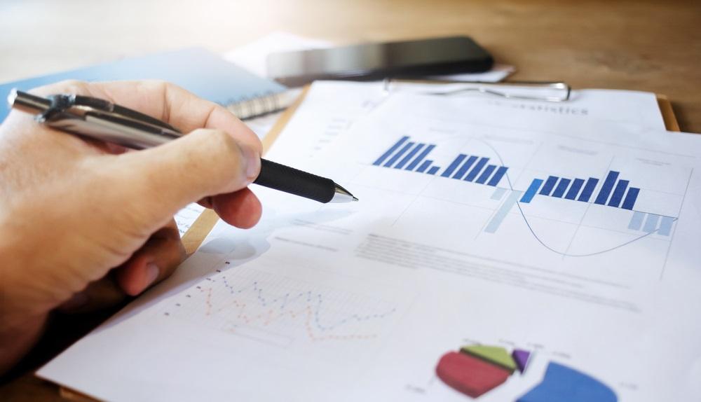 Why Is St. James's Place (LSE:STJ) Drawing Attention as Financial Rules ...